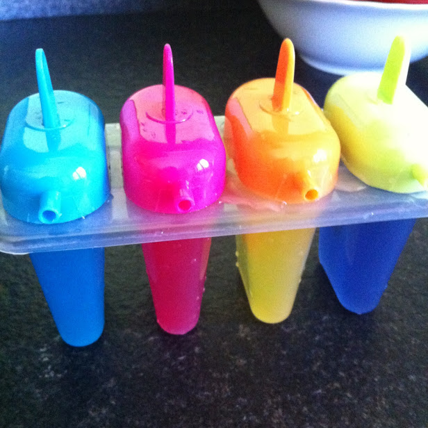 [Recette] Glaces à l’eau colorées – La famille Kangourou